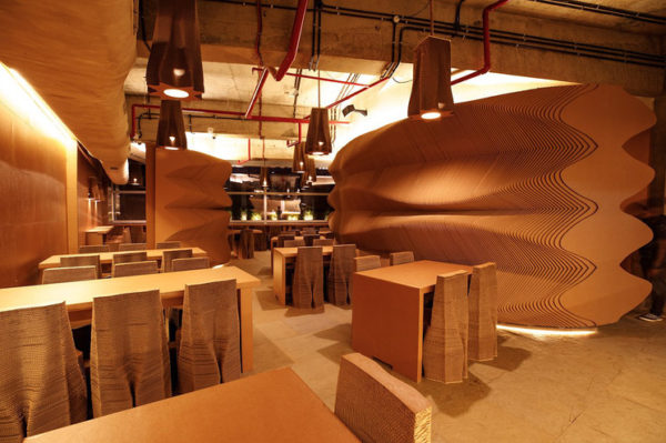 Café Cardboard, café de diseño ecológico en Mumbai